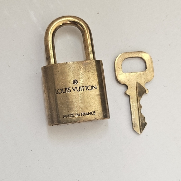 Louis Vuitton | Accessories | Authentic Louis Vuitton Lock And Key 39 ...